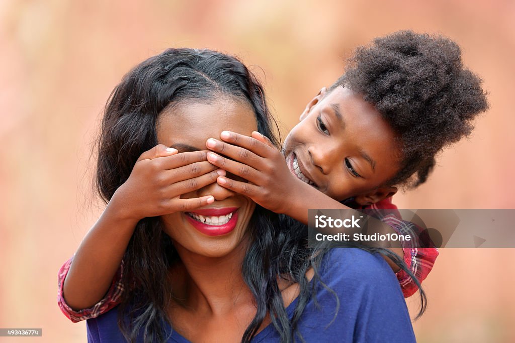 Peekaboo 쿨링팬 게임하기 2015년에 대한 스톡 사진 및 기타 이미지 2015년 가을 귀여운 Istock