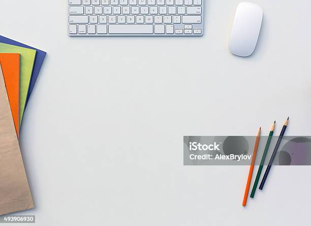 Office 인명별 표 컴퓨터 키보드 및 마우스 백색과 연필 자료 0명에 대한 스톡 사진 및 기타 이미지 0명 2015년