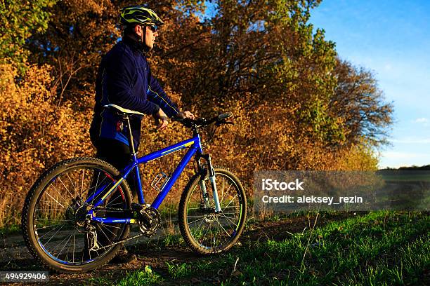 Cyclist 탑승형 자전거 2015년에 대한 스톡 사진 및 기타 이미지 2015년 가을 남자 Istock