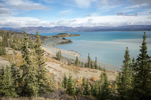 Jalan Raya Alaska Di Lanskap Gunung Dan Danau Foto Stok - Unduh Gambar ... Jalan Raya Alaska Di Lanskap Gunung Dan Danau Foto Stok - Unduh Gambar ...