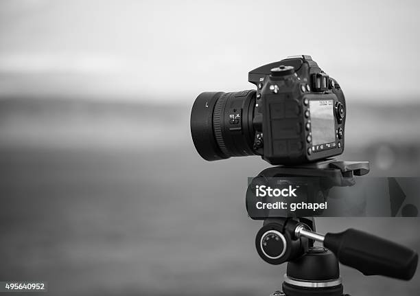 Dslr 카메라 장착 삼각대를 선택적 집중입니다 0명에 대한 스톡 사진 및 기타 이미지 0명 2015년 디지털 일안