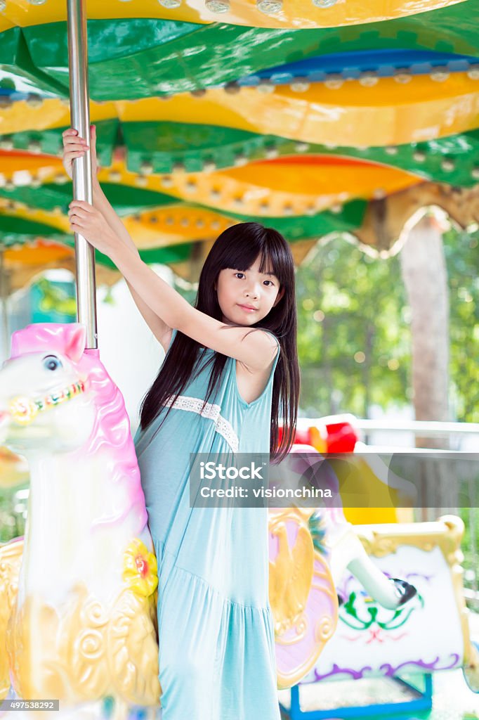 Gadis Kecil Cantik Di Perjalanan Korsel Retro Foto Stok Unduh Gambar
