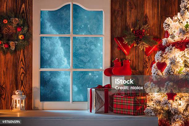 Christmas Scene With Tree Ts And Frozen Window In Background 照片檔及更多