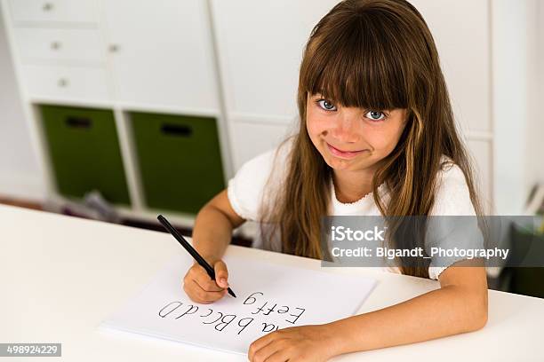 Abc 알파벳 여자아이 쓰기 교육에 대한 스톡 사진 및 기타 이미지 교육 긴 머리 등장인물 Istock