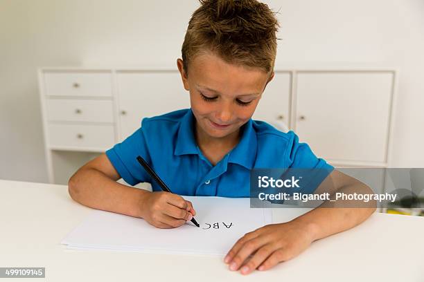 Abc 알파벳 남자아이 쓰기 교육에 대한 스톡 사진 및 기타 이미지 교육 등장인물 문자 Istock