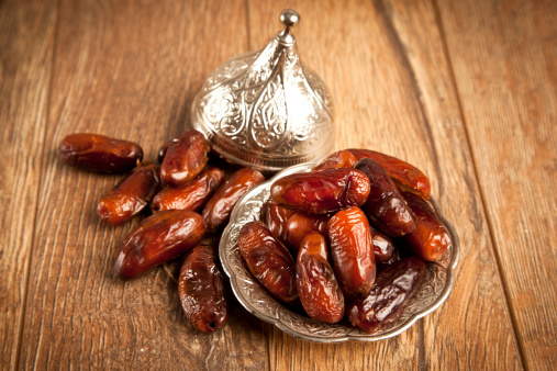 Buah Kurma Kering Atau Kurma Makanan Ramadan Foto Stok Unduh Gambar