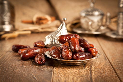 Buah Kurma Kering Atau Kurma Makanan Ramadan Foto Stok - Unduh Gambar ... Buah Kurma Kering Atau Kurma Makanan Ramadan Foto Stok - Unduh Gambar ...
