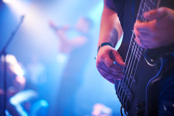 23800 Gitar Bass Foto Foto Foto Stok Potret And Gambar Bebas Royalti Istock