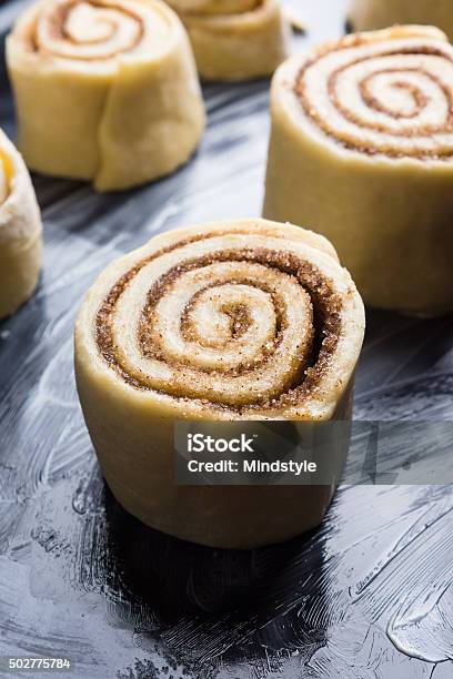 Membuat Roti Kayu Manis Foto Stok Unduh Gambar Sekarang Adiboga