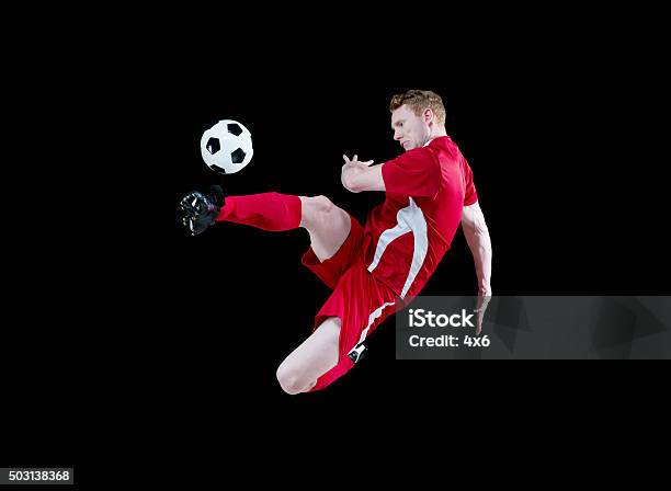 Footballer 발길질 공 차기에 대한 스톡 사진 및 기타 이미지 차기 축구 선수 축구 Istock