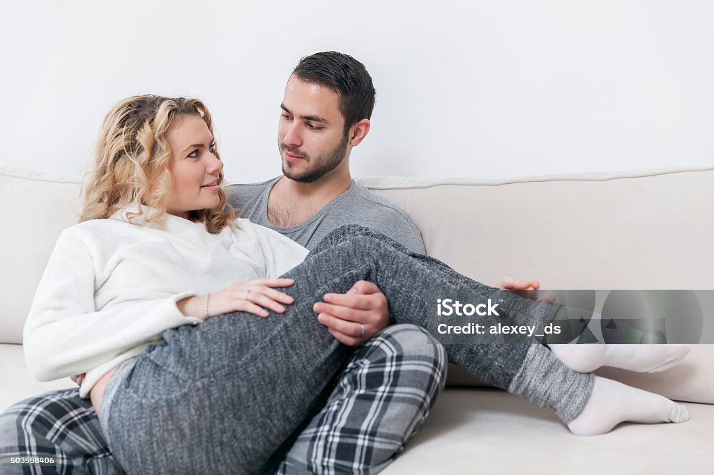 Foto De Lindo Casal Mulher Sentada No Colo De Seu Namorado E Mais Fotos