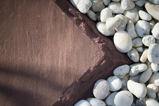 Pebbles 흰색 화강암 욕실이 갖춰져 있습니다 0명에 대한 스톡 사진 및 기타 이미지 0명 갈색 건설 산업 Istock
