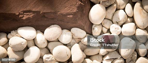 Pebbles 흰색 화강암 욕실이 갖춰져 있습니다 0명에 대한 스톡 사진 및 기타 이미지 0명 갈색 건조한 Istock