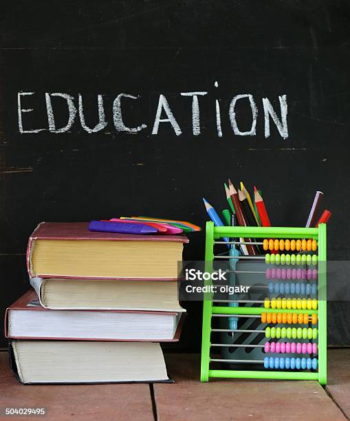 Back To School 컨셉입니다 학교 문구류 멀티컬러 연필 및 노트북 가위에 대한 스톡 사진 및 기타 이미지 가위