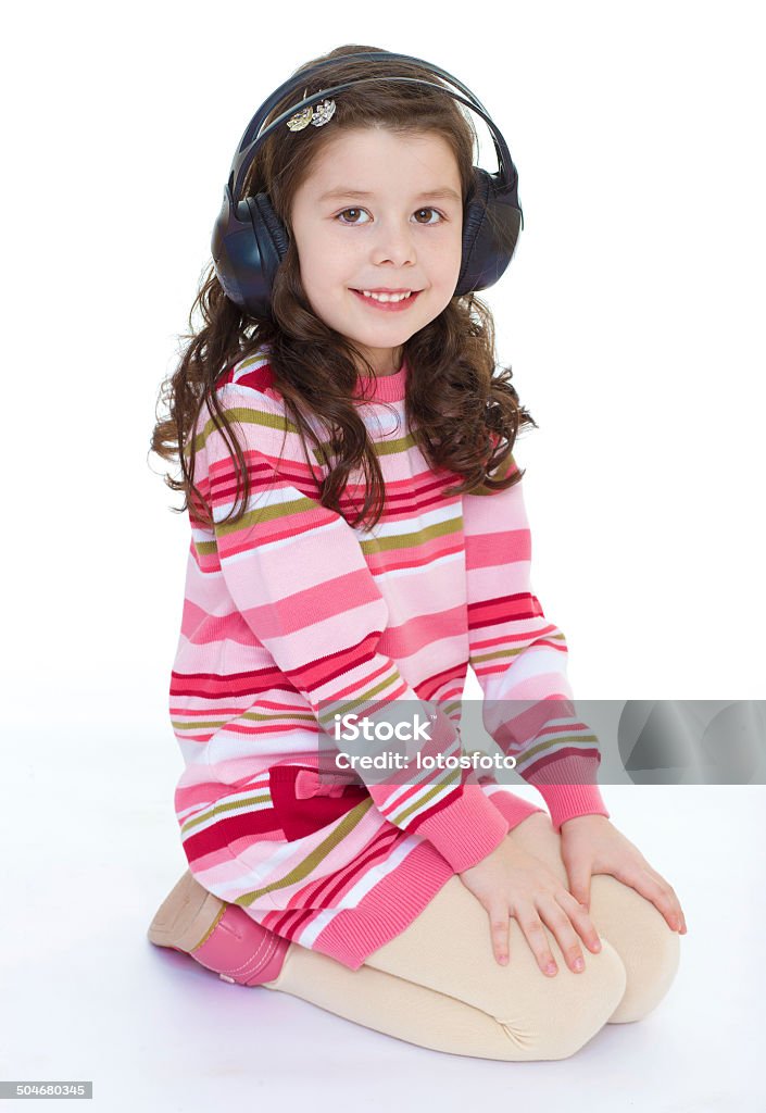 Gadis Kecil Cantik Yang Bahagia Dengan Headphone Foto Stok Unduh