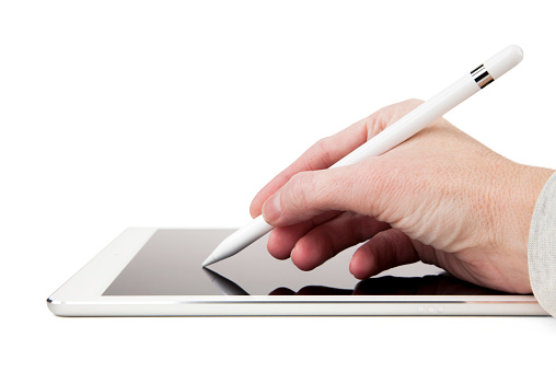 Apple Pencil Dan Ipad Pro Penulisan Tangan Atau Gambar Foto Stok ... Apple Pencil Dan Ipad Pro Penulisan Tangan Atau Gambar Foto Stok ...