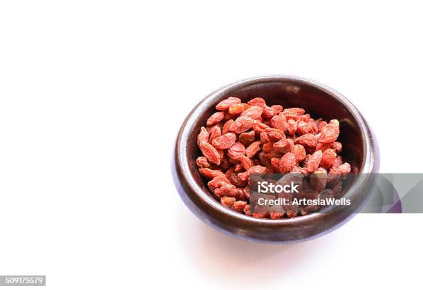 Goji 베리류 보울 흰색 바탕에 그림자와 0명에 대한 스톡 사진 및 기타 이미지 0명 건강관리와 의술 건강한 생활방식