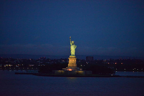 Statue Of Liberty Night Pictures | Download Free Images on Unsplash
