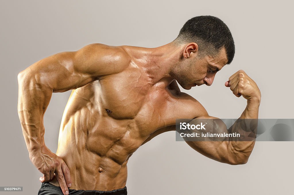 Foto De Forte Bodybuilder Com Perfeita Abs Os Ombros Os Tríceps Bíceps