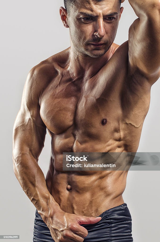 Foto De Forte Bodybuilder Com Perfeita Abs Os Ombros Os Tríceps Bíceps