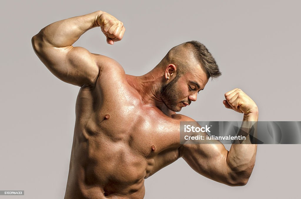 Foto De Forte Bodybuilder Com Perfeita Abs Os Ombros Os Tríceps Bíceps