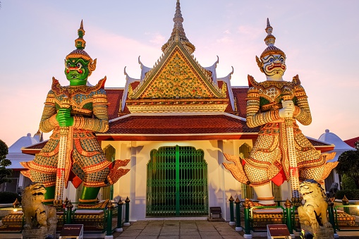Ravana 및 다행히 Lufthansa의 두 거대 조각상 거인에 대한 스톡 사진 및 기타 이미지 거인 건축 고대의
