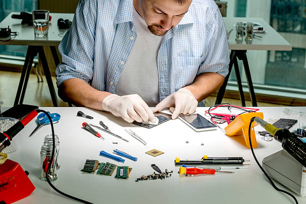 550+ Mobile Repair Pictures | Download Free Images on Unsplash