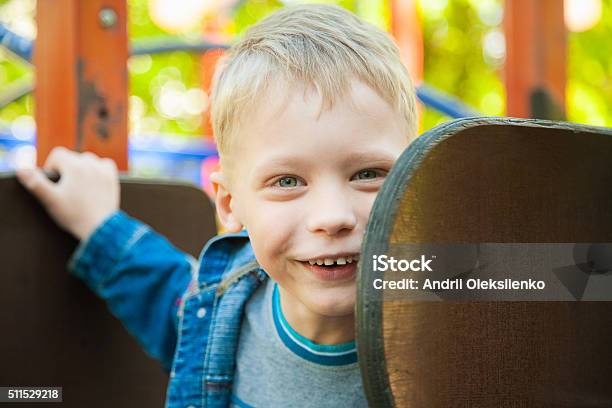 7 세 어린이 게임하기 어린이 놀이터 가족에 대한 스톡 사진 및 기타 이미지 가족 귀여운 나무 Istock