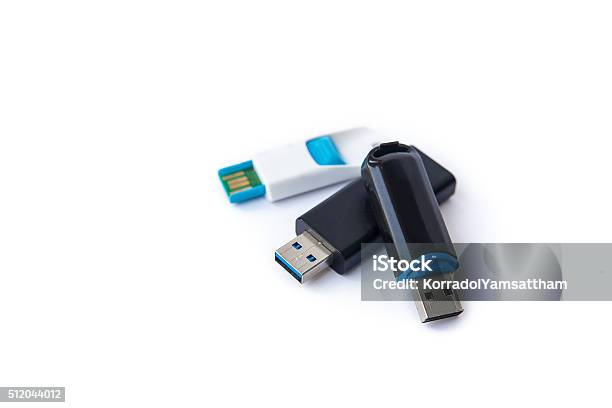 Usb 플래시 드라이브에 대한 격리 흰색 배경 0명에 대한 스톡 사진 및 기타 이미지 0명 Usb 케이블 검은색 Istock