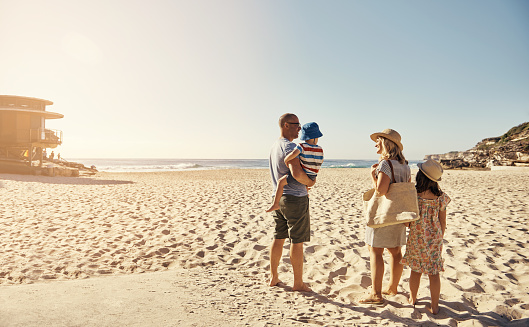 Todo Lo Que Usted Necesita Es La Familia Y La Playa Foto de stock y más ... Todo Lo Que Usted Necesita Es La Familia Y La Playa Foto de stock y más ...