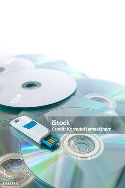 Usb 플래시 드라이브 적재형 Cd 격리 On 흰색 배경 Usb 케이블에 대한 스톡 사진 및 기타 이미지 Usb 케이블