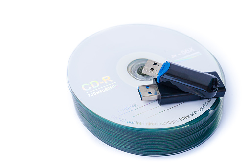 Usb 플래시 드라이브 적재형 Cd 격리 On 흰색 배경 Usb 케이블에 대한 스톡 사진 및 기타 이미지 Usb 케이블