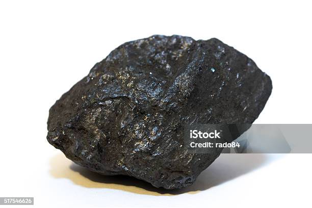 Ilmenite 광물과 고립 흰색 배경 티타늄에 대한 스톡 사진 및 기타 이미지 티타늄 금속 광석 산화물 Istock