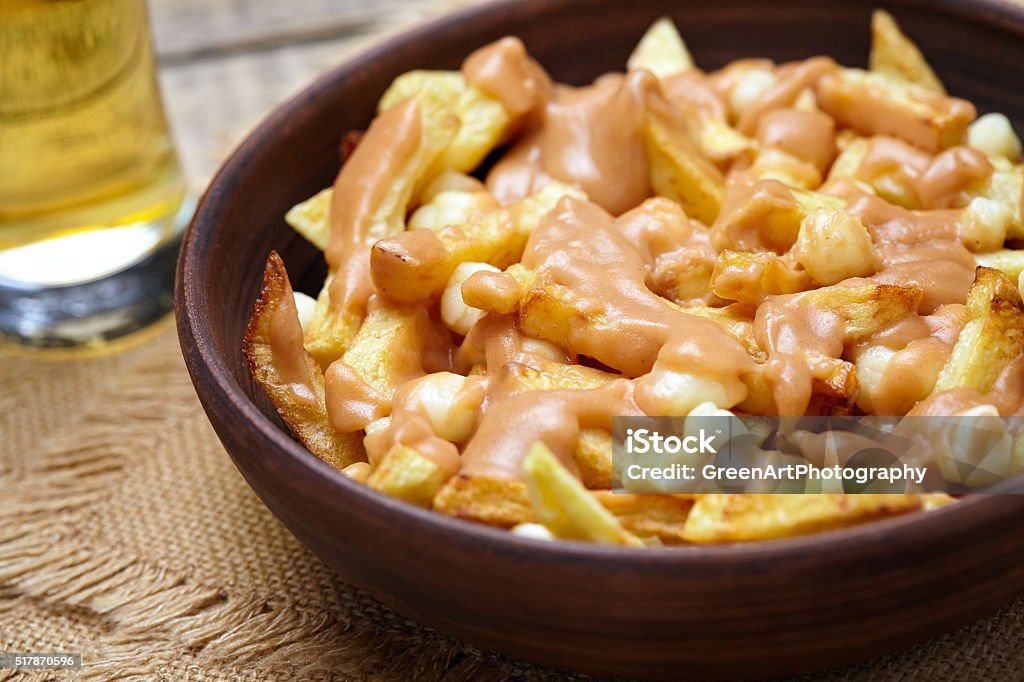 Poutine 퀘벡 캐나다식 전통 음식 프라이 잼 치즈 육즙 갈색에 대한 스톡 사진 및 기타 이미지 갈색 감자 요리