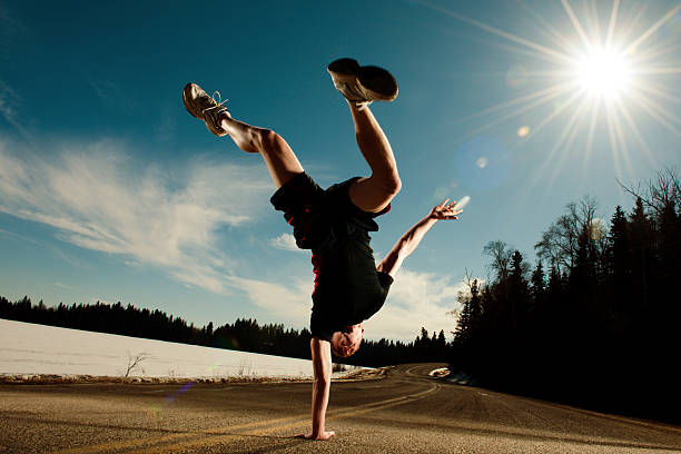 One Handed Handstand Pictures | Download Free Images on Unsplash