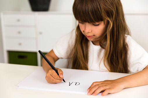 Abc 알파벳 여자아이 쓰기 교육에 대한 스톡 사진 및 기타 이미지 교육 긴 머리 등장인물 Istock