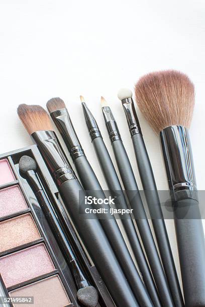Kuas Makeup Diatur Pada Latar Belakang Putih Foto Stok - Unduh Gambar ... Kuas Makeup Diatur Pada Latar Belakang Putih Foto Stok - Unduh Gambar ...