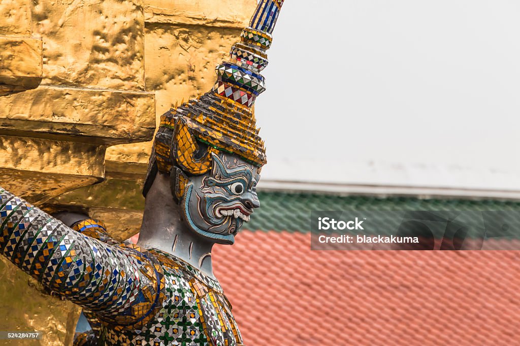 Foto de Guardião Gigante Em Wat Phra Kaew Templo Bangcoc Tailândia e ... Foto de Guardião Gigante Em Wat Phra Kaew Templo Bangcoc Tailândia e ...