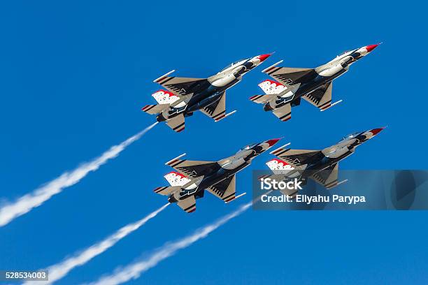 Usaf 에어제스처 보여주다 루틴을 수행할 미 공군 소속 공예비행단 미 공군 소속 공예비행단에 대한 스톡 사진 및 기타 이미지