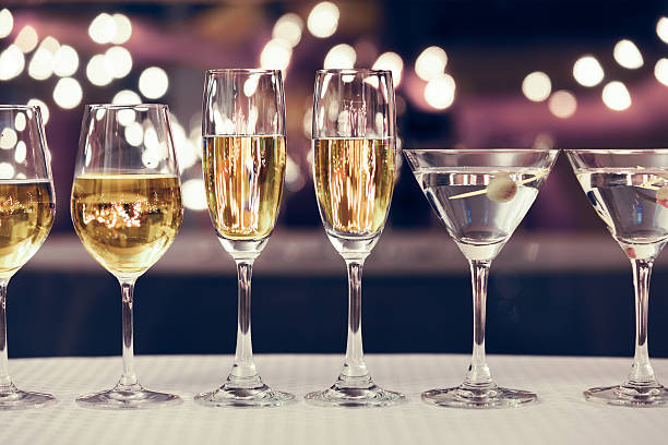 Gratis afbeelding: witte wijn, cocktails, alcohol, glas, feestzaal ...