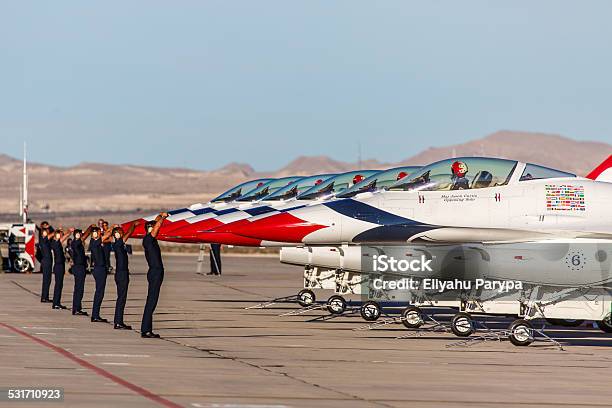 Usaf 에어제스처 보여주다 루틴을 수행할 미 공군 소속 공예비행단 2015년에 대한 스톡 사진 및 기타 이미지 2015년