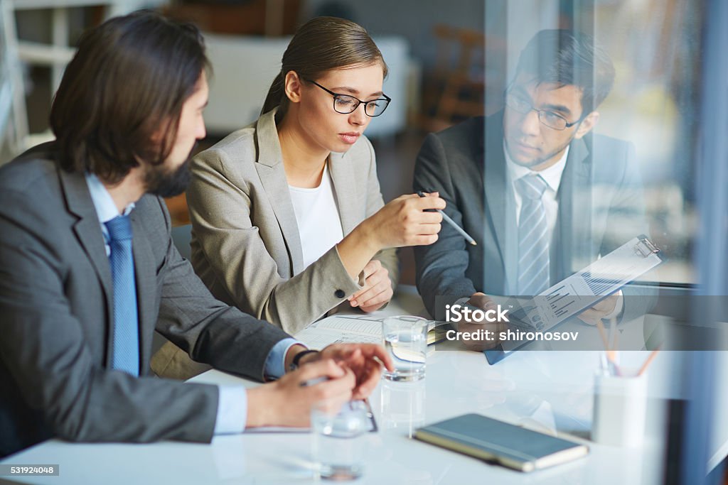 Grupo De Analistas Foto de stock y más banco de imágenes de Adulto ... Grupo De Analistas Foto de stock y más banco de imágenes de Adulto ...