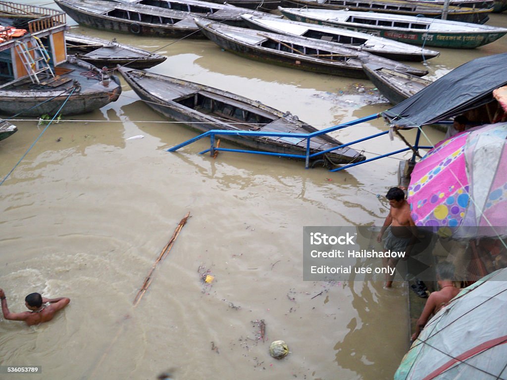 Peziarah Varanasi Mandi Di Sungai Gangga Foto Stok - Unduh Gambar ... Peziarah Varanasi Mandi Di Sungai Gangga Foto Stok - Unduh Gambar ...