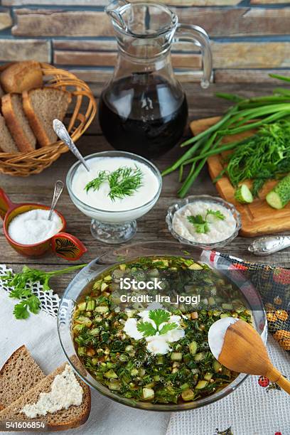 Kvass와 전통적인 여름 차가운 수프 Okroshka 갈색에 대한 스톡 사진 및 기타 이미지 갈색 다이어트 딜 허브
