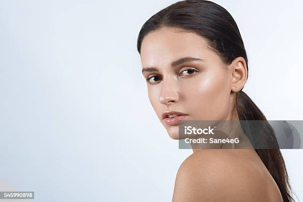 Gadis Cantik Potret Wanita Muda Cantik Yang Melihat Ke Arah Kamera Foto ... Gadis Cantik Potret Wanita Muda Cantik Yang Melihat Ke Arah Kamera Foto ...