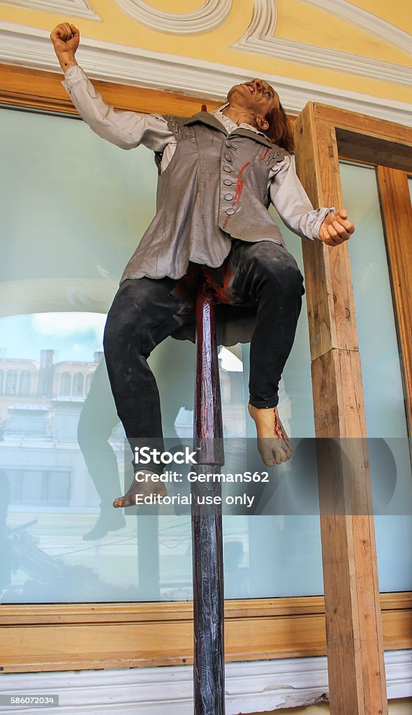 Foto De Impalement Da Figura Humana E Mais Fotos De Stock De Adulto Adulto Cera Fotografia