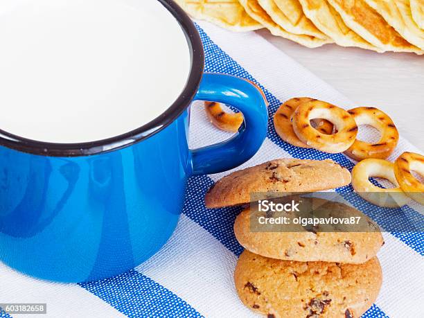 Mug 우유 및 쿠키 건강한 식생활에 대한 스톡 사진 및 기타 이미지 건강한 식생활 마실 것 머그 Istock