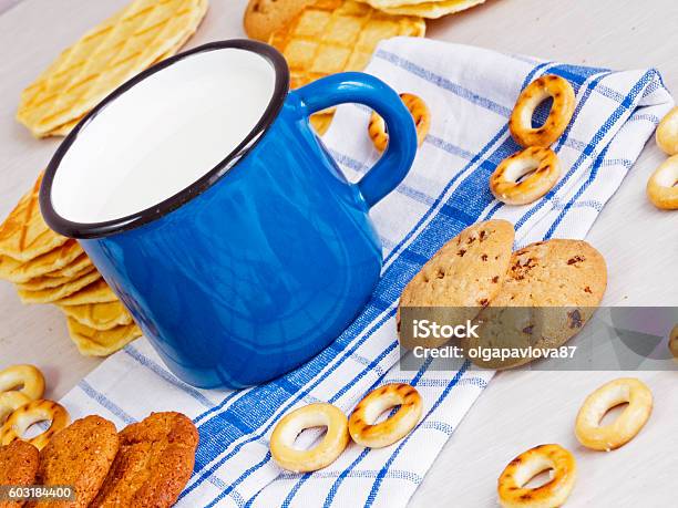 Mug 우유 및 쿠키 건강한 식생활에 대한 스톡 사진 및 기타 이미지 건강한 식생활 마실 것 머그 Istock