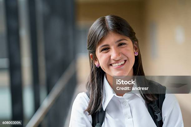 Selamat Siswa Amerika Latin Di Sekolah Foto Stok Unduh Gambar