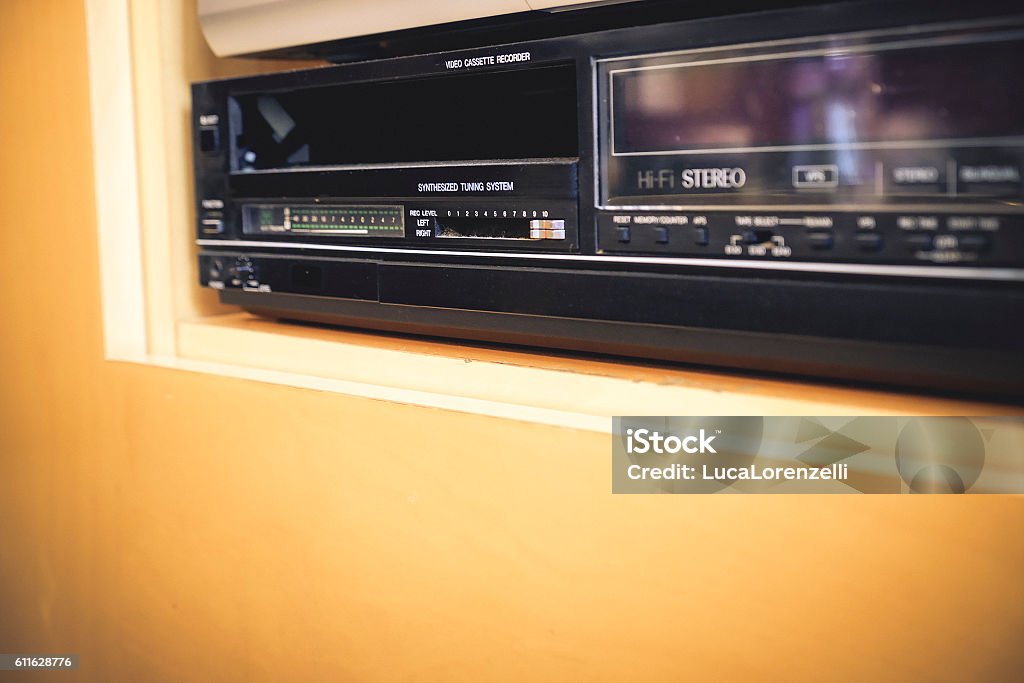Vhs 플레이어 및 레코더 비디오 테이프에 대한 스톡 사진 및 기타 이미지 비디오 테이프 놀기 1980 1989 년